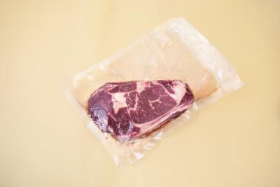 China 70 Micron PA PE Medium Barrier Vacuum Pouches for Frozen Fresh Meat Without Bone 200x300mm for sale