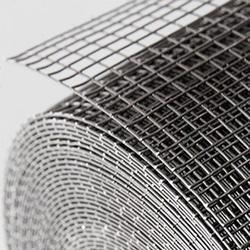 China 3.5mm 2x2 BWG12 Pvc Coated Wire Mesh For Animal Cages Trellis for sale