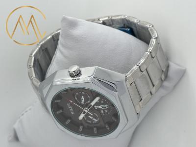 China Diamond Type Case Shape Stainless Steel Strap Watch with Quartz Movement and Customized OEM LOGO for sale