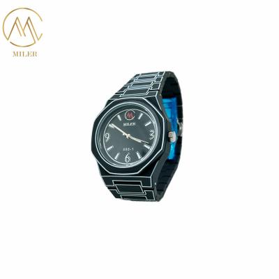 China Classical Design Round Case Quartz Movement Wristwatch with Resin Strap for Kids for sale