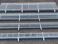 China Factory Directly Supplying Natural Surface Treatment Stainless Steel Grating Cover for Efficient Drainage for sale