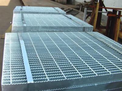 China High Strength Hot Dipped Galvanized Steel Grating Serrated Drain Cover for Outdoor Building for sale