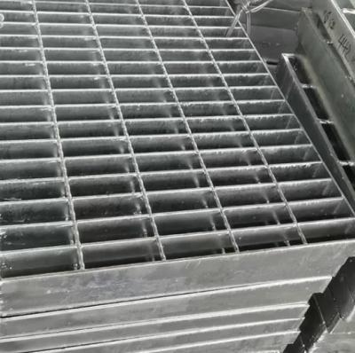 China Hot-Dipped Galvanized Steel Grating with Corrosion Resistant and Anti-Slip Performance for Industrial Use for sale