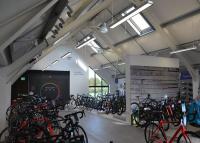 China Construction Cycle Shop Prebuilt Steel Structure Building Hot Dip Galvanized for sale