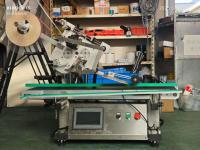 China Bentchtop Industrial Automatic Labelling Machine Applicator For Flat Surfaces Resealable Bag for sale