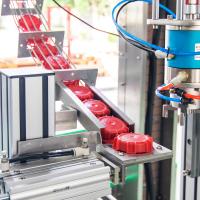 China CE Certificated Screw Semi Automatic Capping Machine Single Head 20BPM for sale