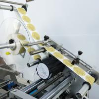 China Full Automatic square Bottle Labeling Machine Snacks Gifts and Apparel Labeling Machine for Flat Bottle Box Sticker Applicator for sale