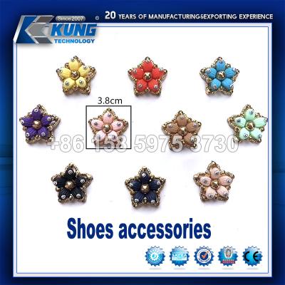 China Metal Multicolor Fashion Shoe Buckles - Zinc Alloy Rhinestone Buckles with Custom Sizes and 200pcs MOQ for sale