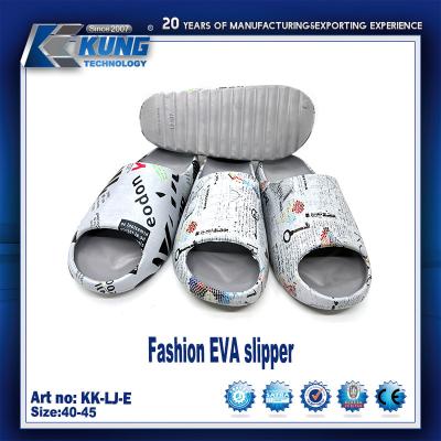 China PVC Air Blowing Slippers Anti Abrasion Mens Shoes Multicolor Custom Logo Available for sale