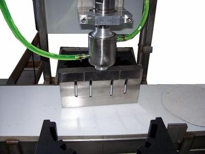 China Ultrasonic Cake Cutting Machine 20 kHz Handheld Cutter 2000 W for Industrial Food Processing for sale