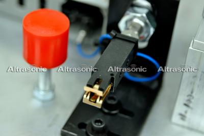 China Portable 35kHz Ultrasonic Riveting Welding Machine 500W 50/60Hz for Plastic Welding for sale