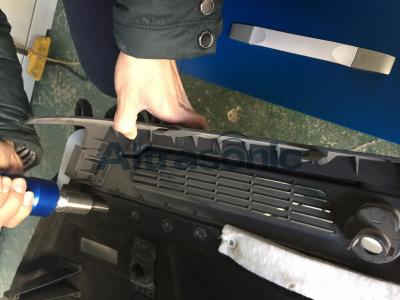 China Automotive Door Panel Ultrasonic Riveting Welding Machine 20kHz 1000W with Robotic Arm for sale