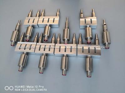 China Automatic Robort Ultrasonic Welding Machine For Car Bottom Panel 30Khz for sale