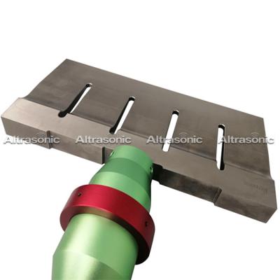 China Ultrasonic Food Cutter Titanium Blade 20kHz 800W Cakes Slicer 250-305mm for sale