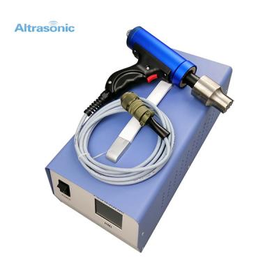 China Hand Held Ultrasonic Spot Welding Machine 35kHz 700W for Thermoplastic Parts No Pre-formed Hole for sale