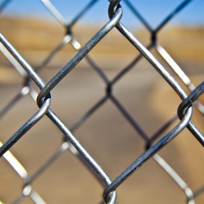 China Galvanized Chain Link Fence, Hot dip Galvanized 6ft chain link fencing top with barbed wire for sale