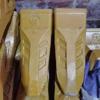 China excavator bucket tooth adaptor and blade plate  best price and hard   bucket tooth for sale
