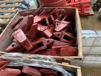 China OEM Bucket Tooth Adapter Forged Material Excavator Tooth Pin 20cm Height for sale