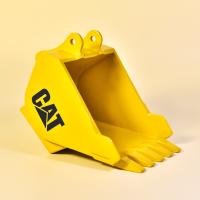 China Unique Excavator Alloy Ashtray Office Desk Decor Digger Model Gift for Men Desk Accessory for sale