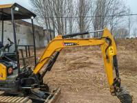 China Used SANY SY16C 1.6T Mini Excavator Full Service Ideal for Landscaping and Utility Work for sale