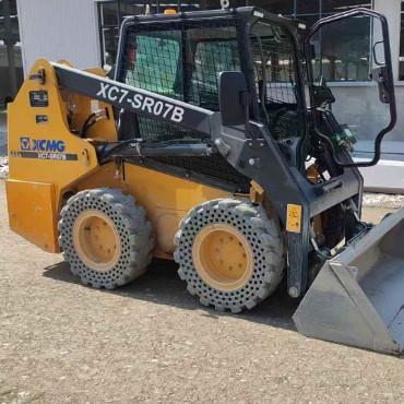 China Used 2023 XCMG XC7 SR07B Skid Steer Sweeper with Bucket and Sweeper Attachments for sale