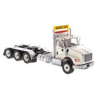 China DM INTERNATIONAL HX620 Tri-Axle American Flatbed Truck 1/50 Scale Model 71007 for sale