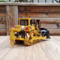 China DM 1/50 D10T2 Track-Type Bulldozer Diecast Model Construction Vehicle 85532C Collectible for sale