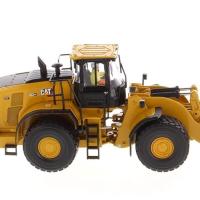 China DM New 982 XE Wheel Loader 1/50 Scale Alloy Vehicle Model 85685 Diecast Masters for sale