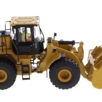 China DM 1/50 Scale Heavy Equipment Wheel Loader Alloy Shovel Model 85683 for Collectors for sale