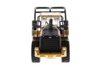 China DM 1:87 972M Wheel Loader Log Fork Engineering Vehicle Model 85950 for sale