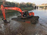 China Customized Excavator Pontoon Amphibious Undercarriage Float Tank for Wet Land Water Work Equipment Supplier for sale