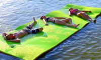 China Custom Color Size Foam Floating Mat , Water Float Mat Multi Layers For Giant Pool for sale