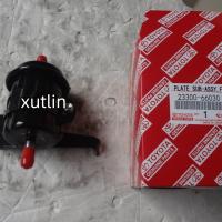 China Xutlin Engine Fuel Filter 23300-66030 for Toyota OEM Replacement 6 Months Warranty for sale