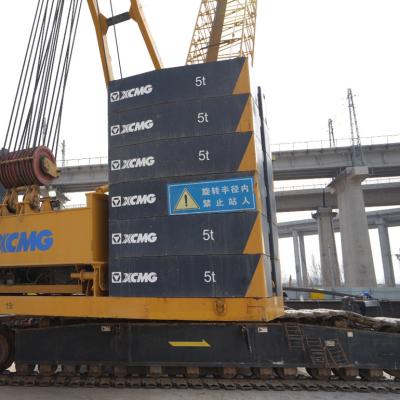 China Lightweight Boom 300T Crawler Crane For Precise And Lifting Operations for sale