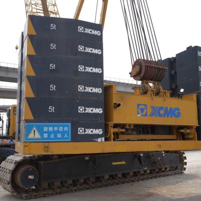 China Heavy Duty Projects 300t Crawler Crane With Lightweight Main Boom Assembly And Turntable Counterweight for sale