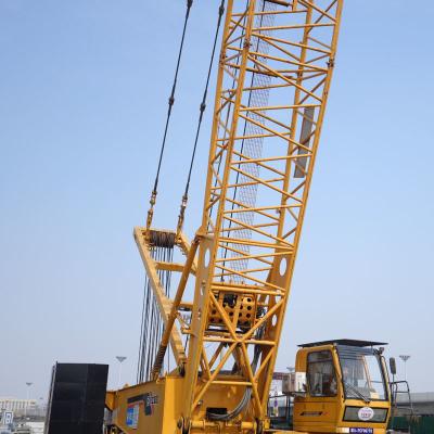 China Hydraulic Crawler Crane with 3600kNm Tamping Capacity 24-84m Heavy Boom Length and 40% Maximum Gradeability for sale