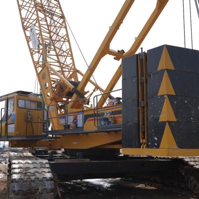 China Mobile Cranes with 360 Degrees Rotation 180 Tons Maximum Lifting Capacity and 40 Meters Maximum Working Radius for Heavy-Duty Construction for sale