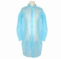 China Durable Waterproof Disposable Lab Gowns Plastic PE Disposable Visitor Coats for sale