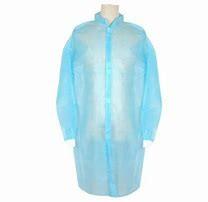 China Durable Waterproof Disposable Lab Gowns Plastic PE Disposable Visitor Coats for sale