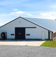 China Lightweight Steel Frame Chicken House with 1m Aisle Width and 3-5 Level Cage Systems for Poultry Farming for sale