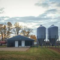 China Q235/Q345 Steel Structure Chicken House Farm Broiler Poultry Shed Construction Design with Durable Sandwich Panel Roofing for sale