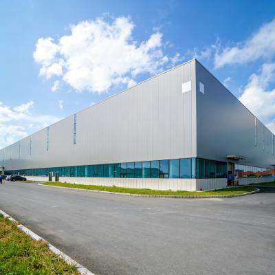 China Pre Engineered Steel Structure Workshop with Light Weight Portal Frame Structure and Long Service Life for sale
