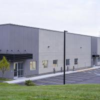 China Pre Engineered Steel Structure Workshop with Light Weight Portal Frame Structure and Long Service Life for sale