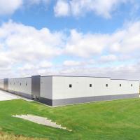 China Pre Engineered Steel Structure Workshop with Light Weight Portal Frame Structure and Long Service Life for sale