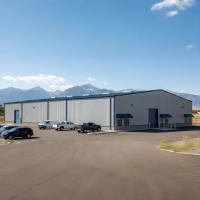 China Custom Prefabricated Steel Structure Warehouse 12-40m Span Sandwich Panels 50 Year Lifespan for sale