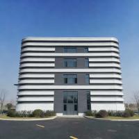 China Prefab Multi-level Steel Frame Building 2-8 Floors Custom Size for Office Workshop Integration for sale