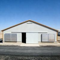 China Install a durable steel-structured chicken house equipped with a ventilation and insulation system for sale