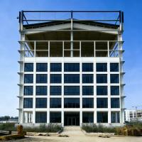 China High-Strength Multi-Story Steel Structure Building 8-30m Span 800kg Load Capacity for sale