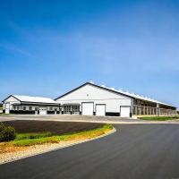 China Galvanized Steel Cow Shed 12-30m Span Corrosion-Resistant Shelter for Humid Farming for sale