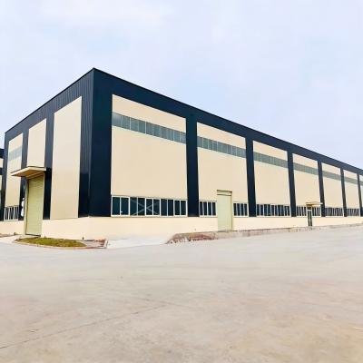 China Prefab Steel Frame Warehouse Custom Size 8-40m Span 3-8m Eave Height Heavy Duty Fireproof Anti-Corrosion for sale